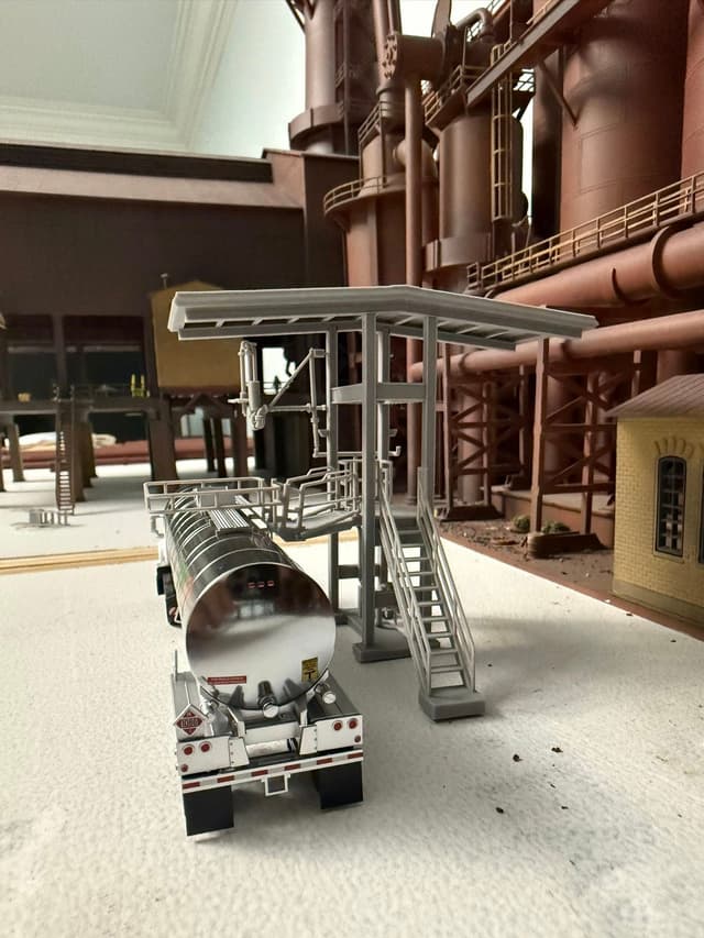 Truck Loading Platform - Industrious Models